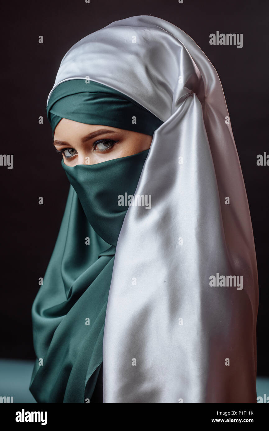 Muslim Dress Code High Resolution Stock Photography and Images - Alamy