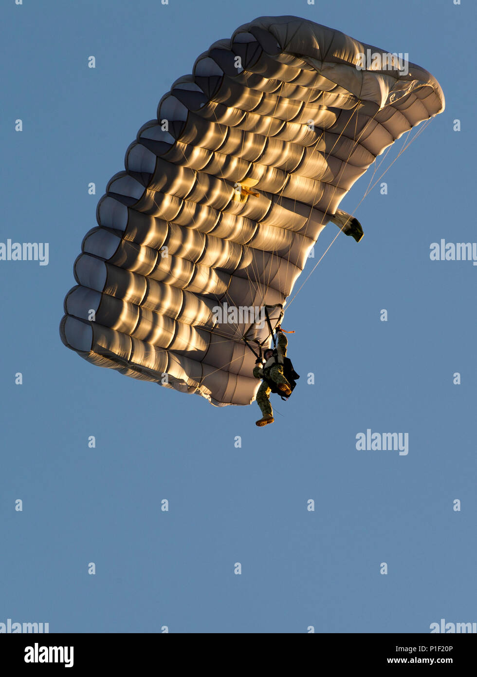 Military parachute deploying hi-res stock photography and images - Alamy