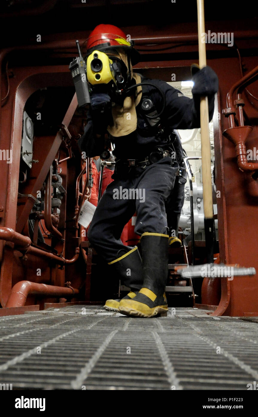 Naval firefighting thermal imager nfti hi-res stock photography and ...