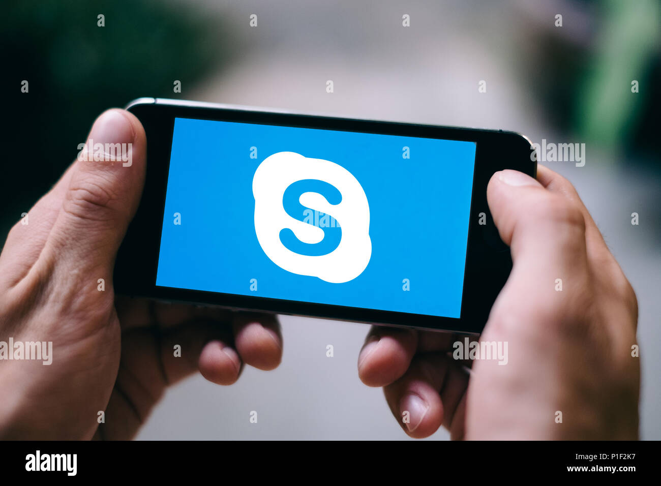 Apple messenger logo hi-res stock photography and images - Alamy