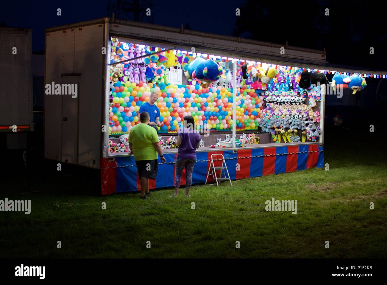 Carnival vendor midway hi-res stock photography and images - Alamy