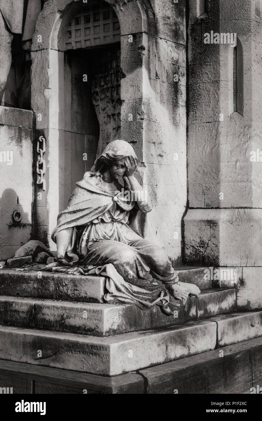 Mourning grave hi-res stock photography and images - Alamy