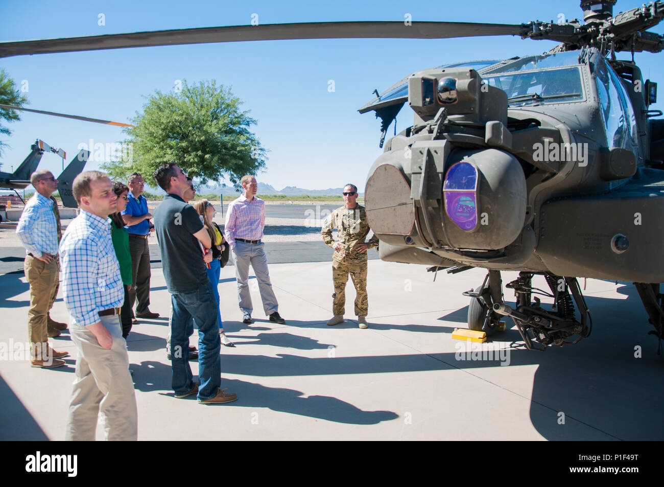 Ah 64 apache 1986 hi-res stock photography and images - Alamy