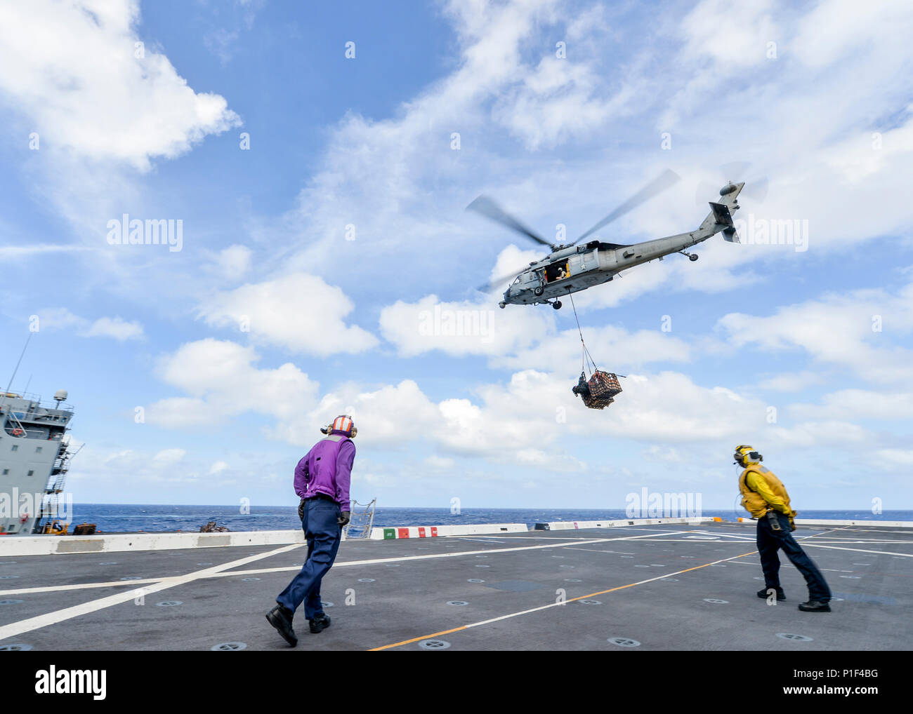 161024-N-LR795-273 PACIFIC OCEAN (Oct. 24, 2016) An MH-60S Seahawk ...
