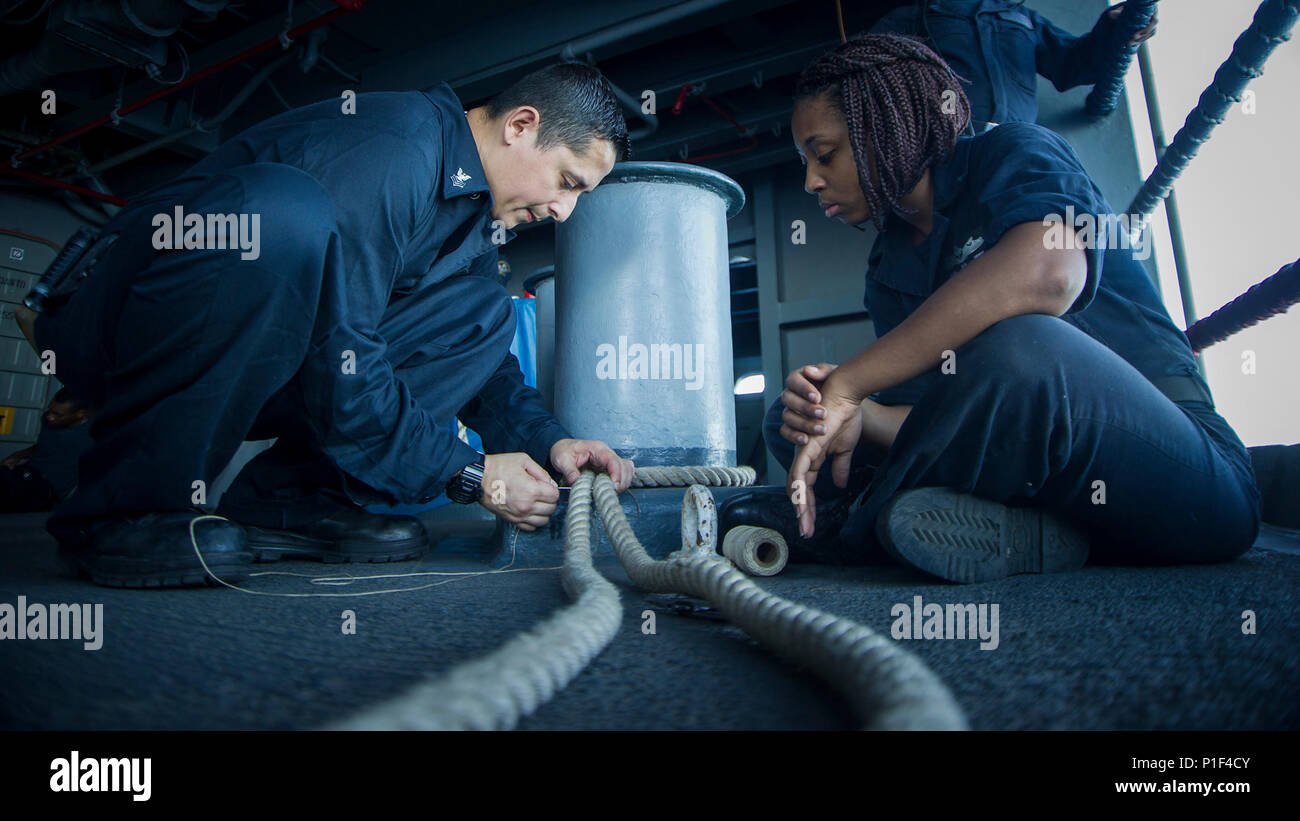 161015-N-MY901-041 ATLANTIC OCEAN (Oct. 18, 2016) Petty Officer 1st ...