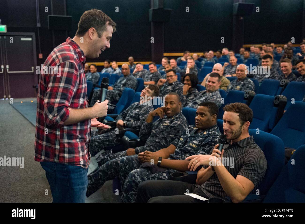 Improv theater audience hi-res stock photography and images - Alamy