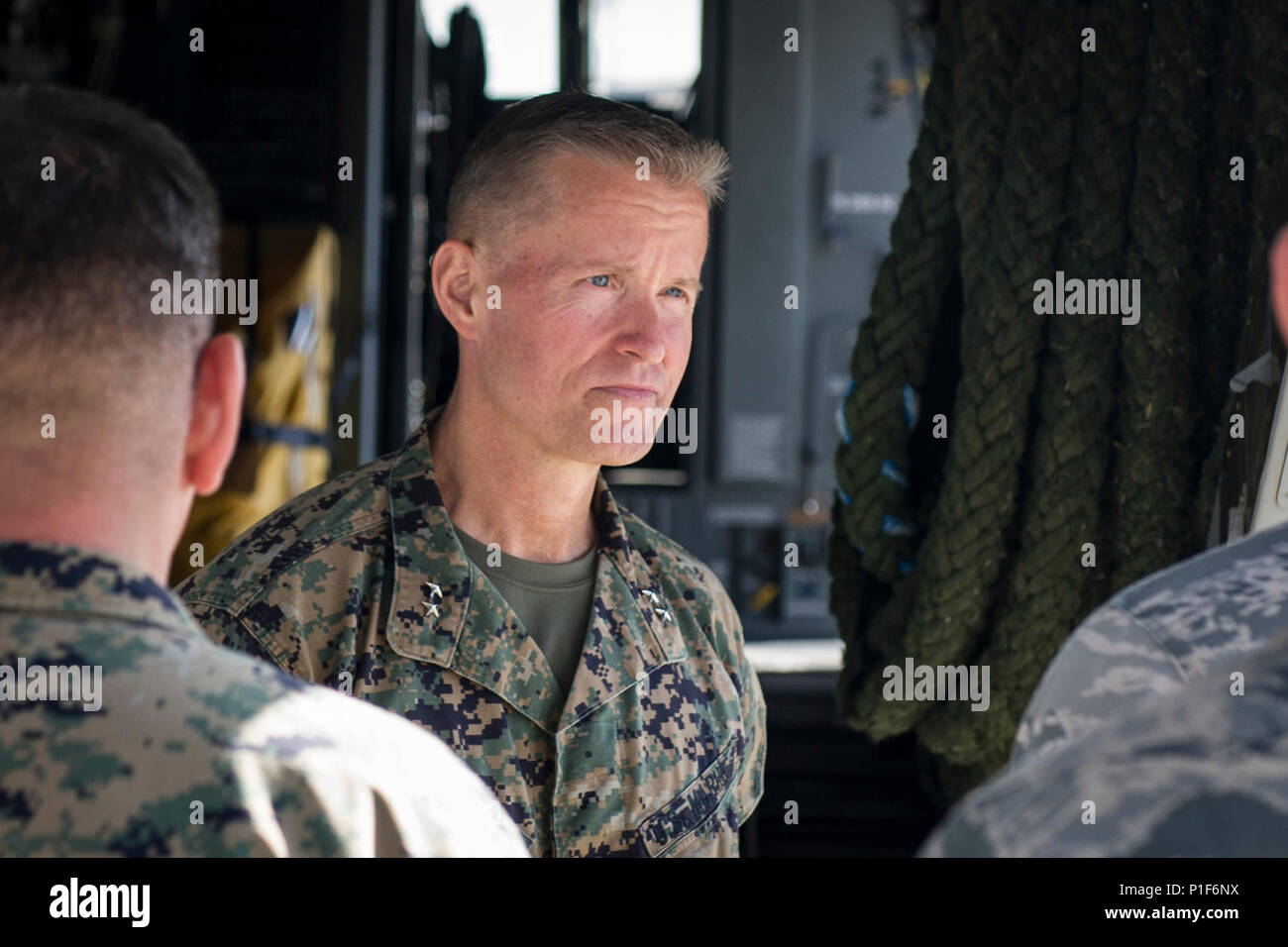 Maj gen carl e mundy iii hi-res stock photography and images - Alamy