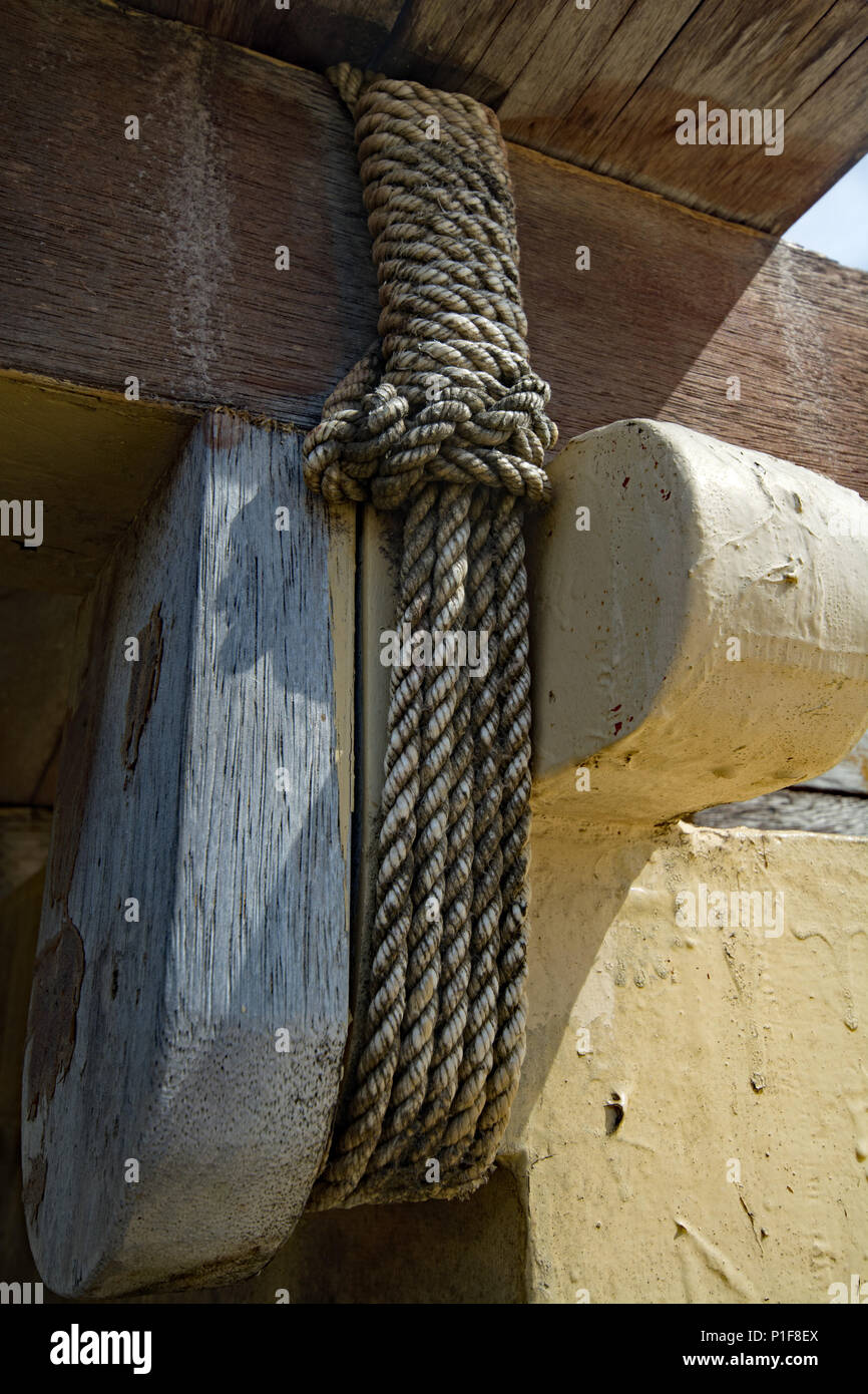 Rope work bindings on Polynesian canoe at Aitutaki Stock Photo - Alamy