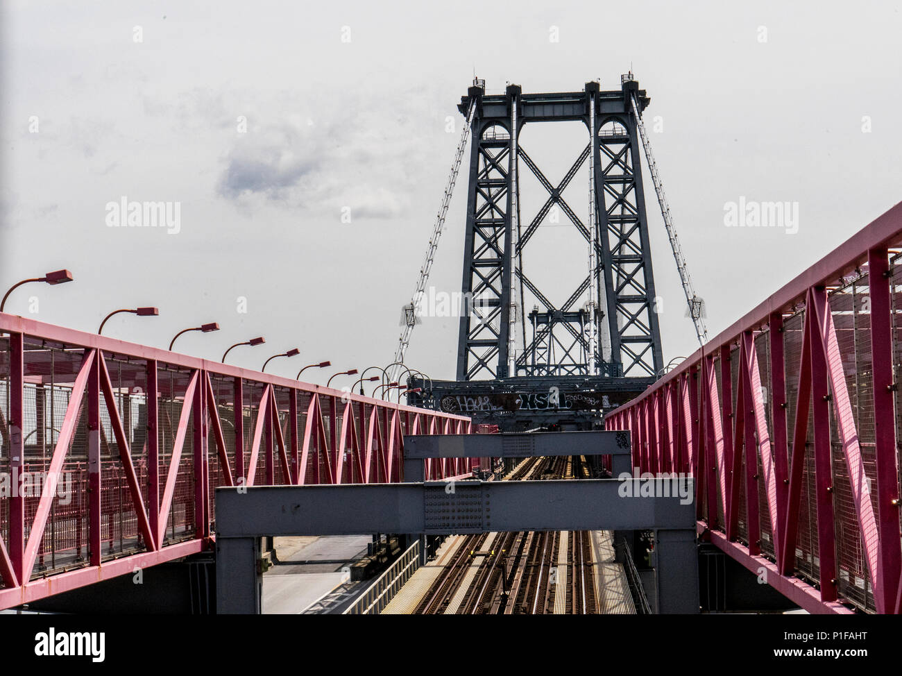 Different angles of the Williamsburg Bridge Stock Photo - Alamy