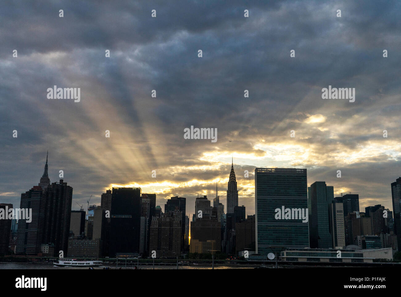 Manhattan henge hi-res stock photography and images - Alamy