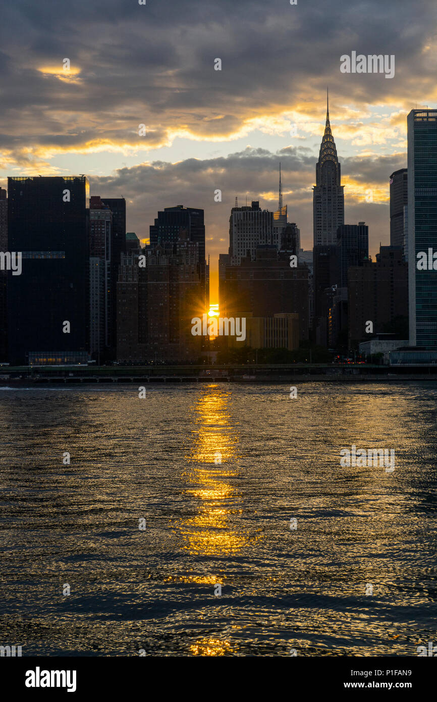 Manhattan henge hi-res stock photography and images - Alamy