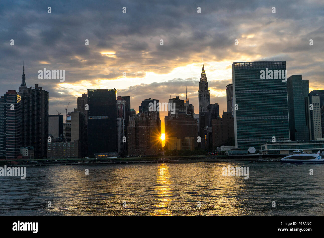 Manhattan henge hi-res stock photography and images - Alamy