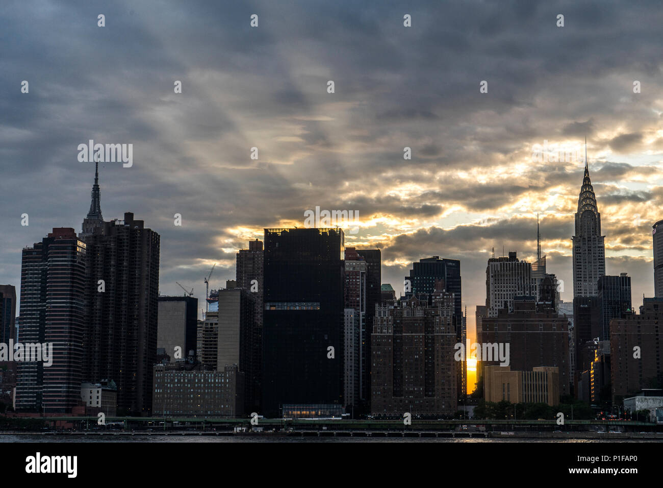 Manhattan henge hi-res stock photography and images - Alamy