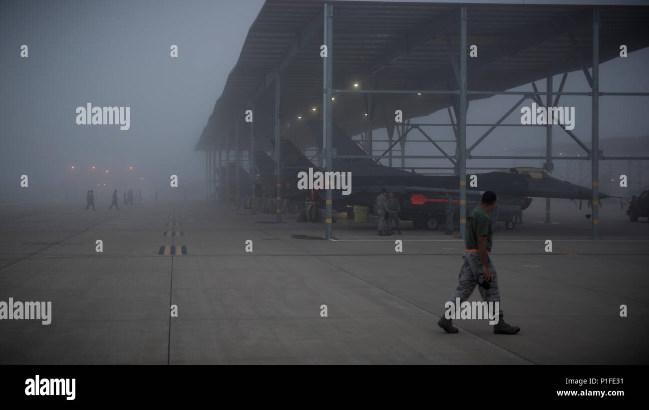 138 fighterwing hi-res stock photography and images - Alamy