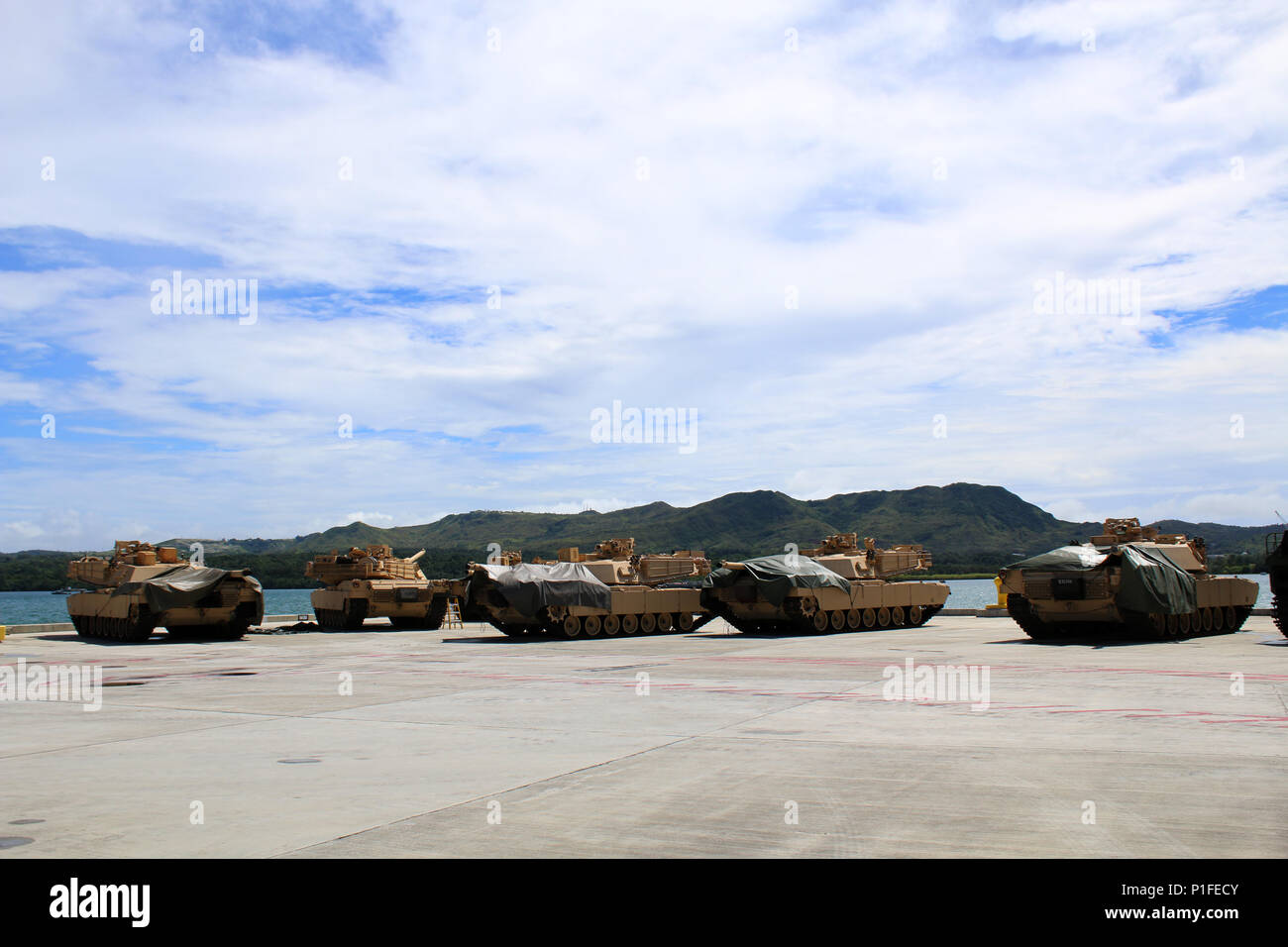 SANTA RITA, Guam (Oct. 13, 2016) -- Marine Corps tanks, Amphibious ...