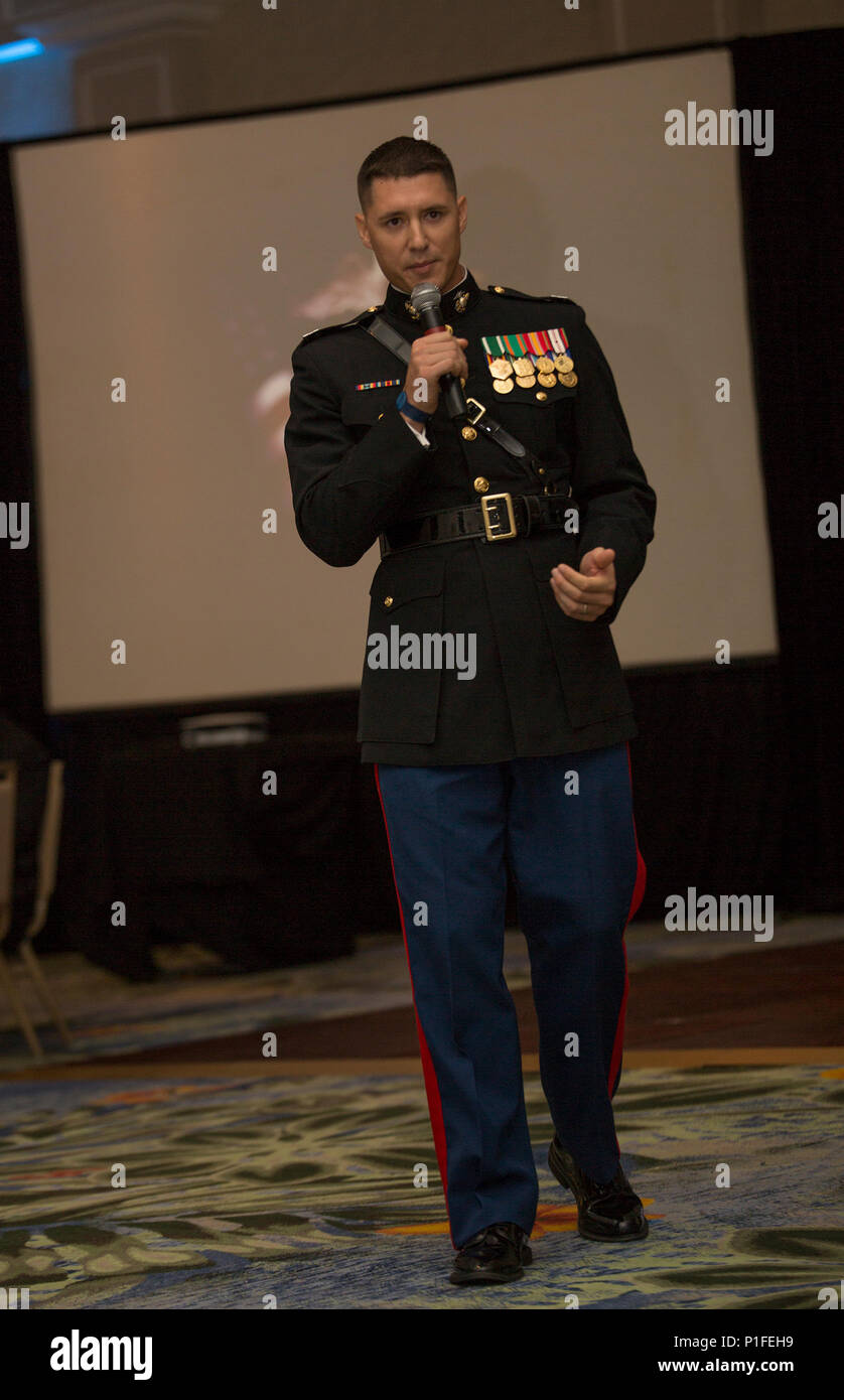 Inspector de puerto hi-res stock photography and images - Alamy