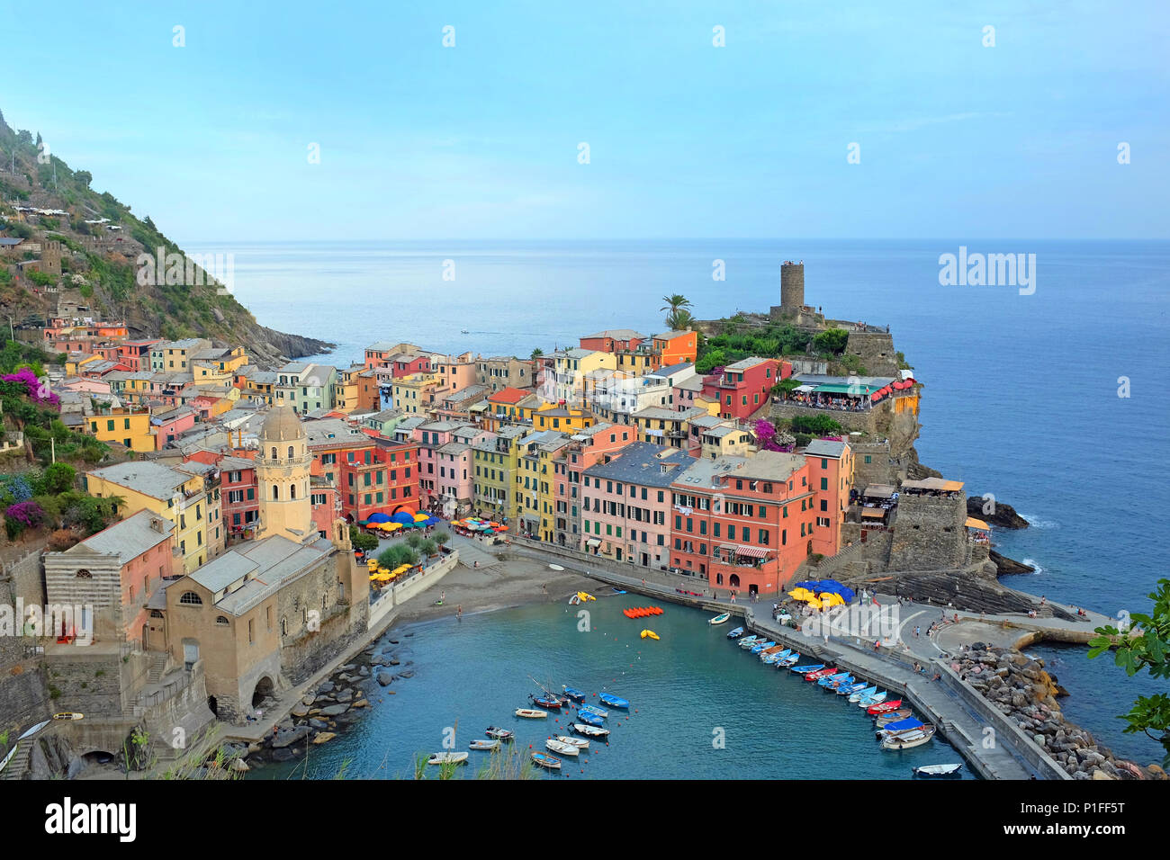Vernazza beach italy hi-res stock photography and images - Alamy