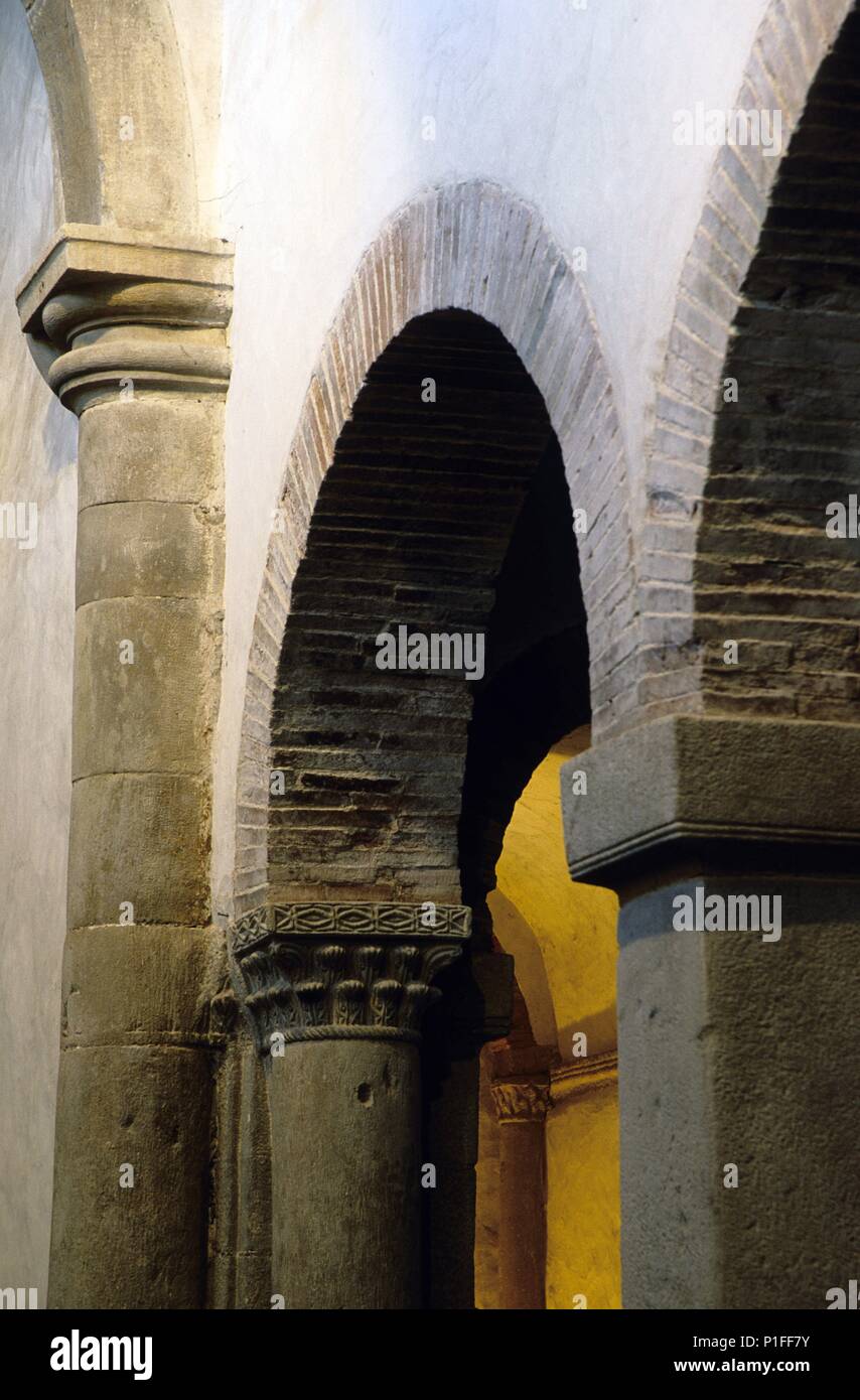 Iglesia de Santiago de Gobiendes; detalle de interior (Costa Verde ...