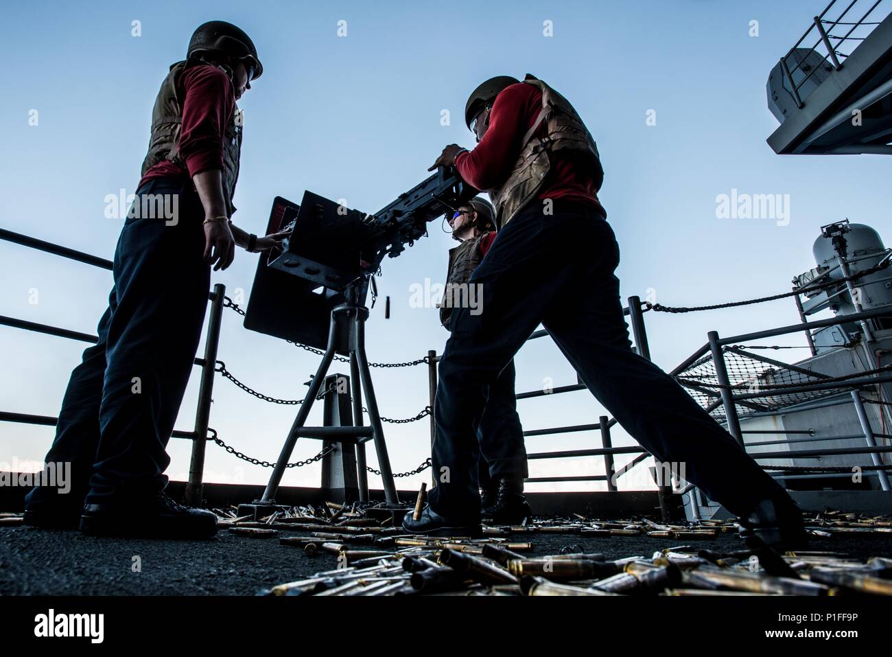 Navy personnel machine gun on hi-res stock photography and images - Alamy