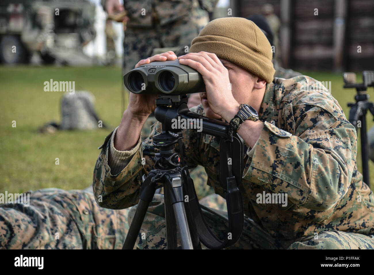 A sniper team spotter hi-res stock photography and images - Alamy