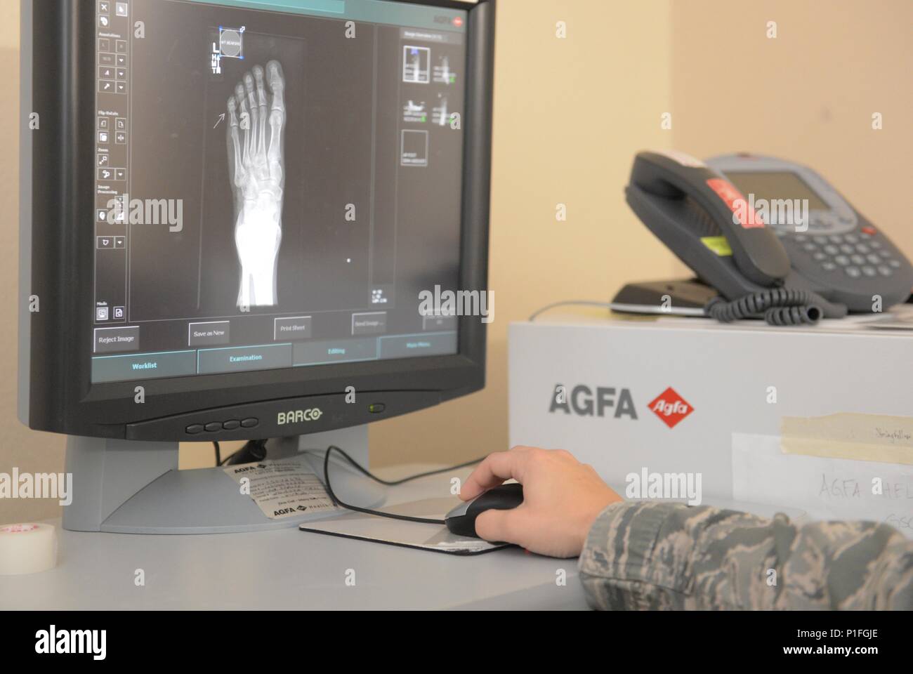 Radiology technologists hi-res stock photography and images - Alamy
