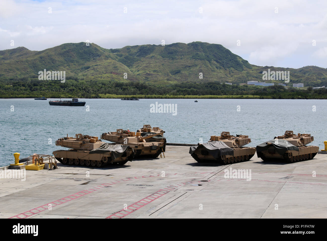 SANTA RITA, Guam (Oct. 13, 2016) -- Marine Corps tanks, Amphibious ...