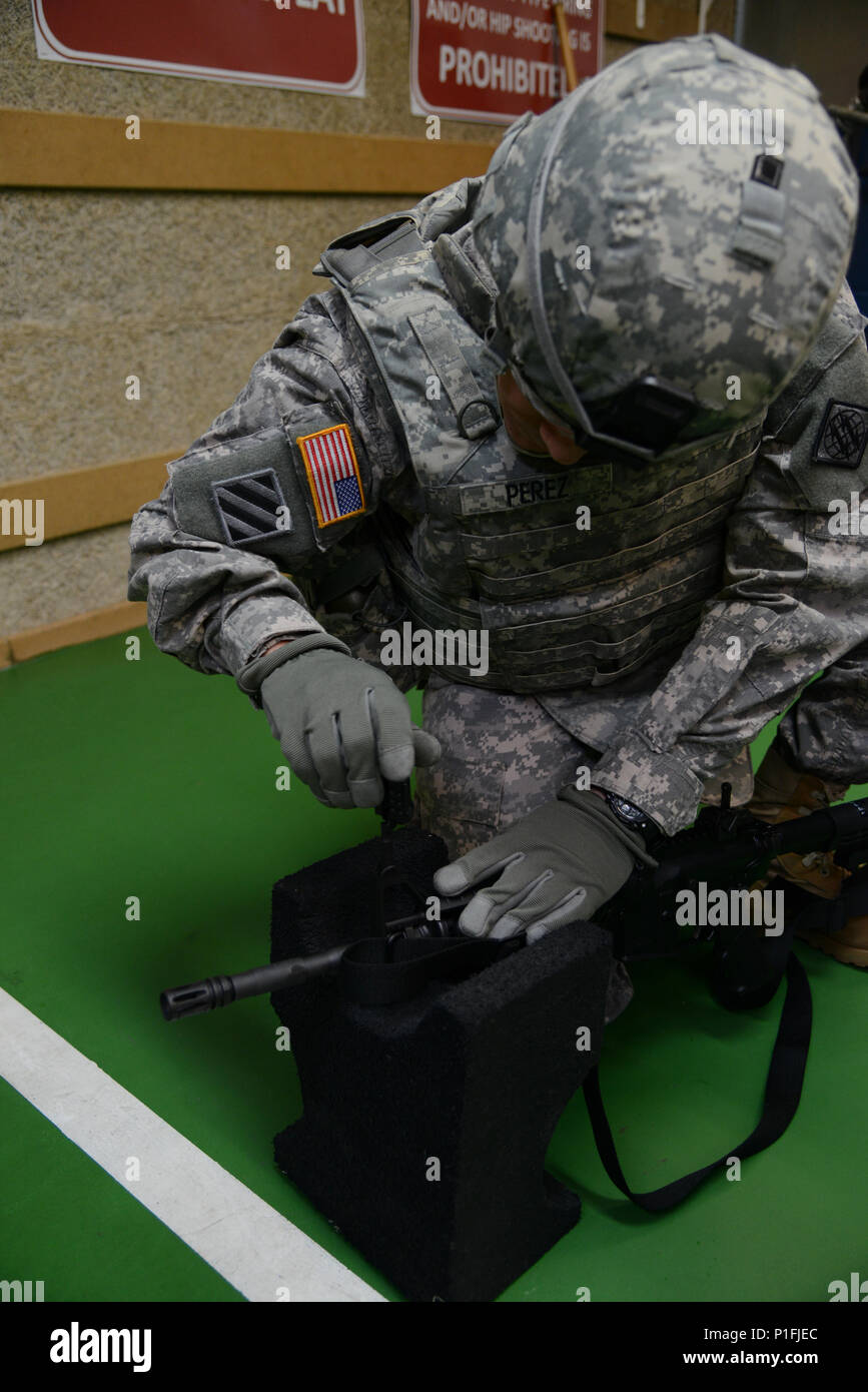 25 meter indoor range hi-res stock photography and images - Alamy