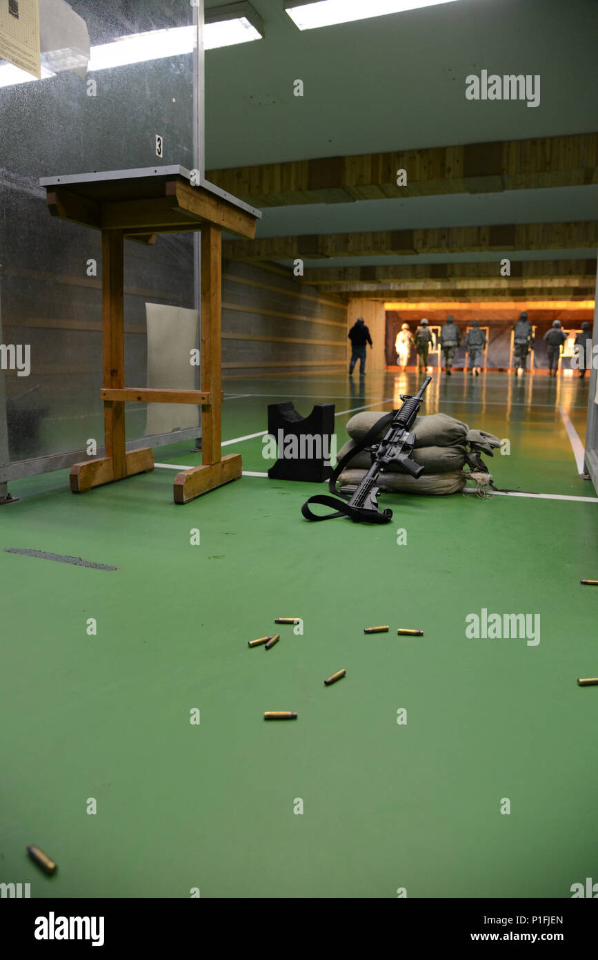 25 meter indoor range hi-res stock photography and images - Alamy