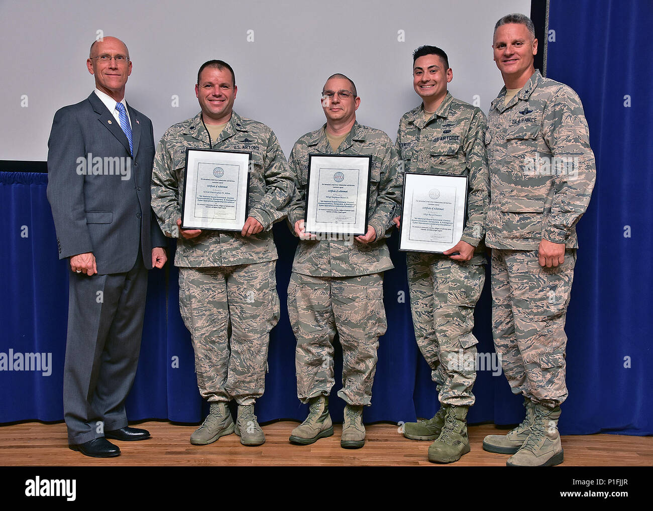 143 airlift wing hi-res stock photography and images - Alamy