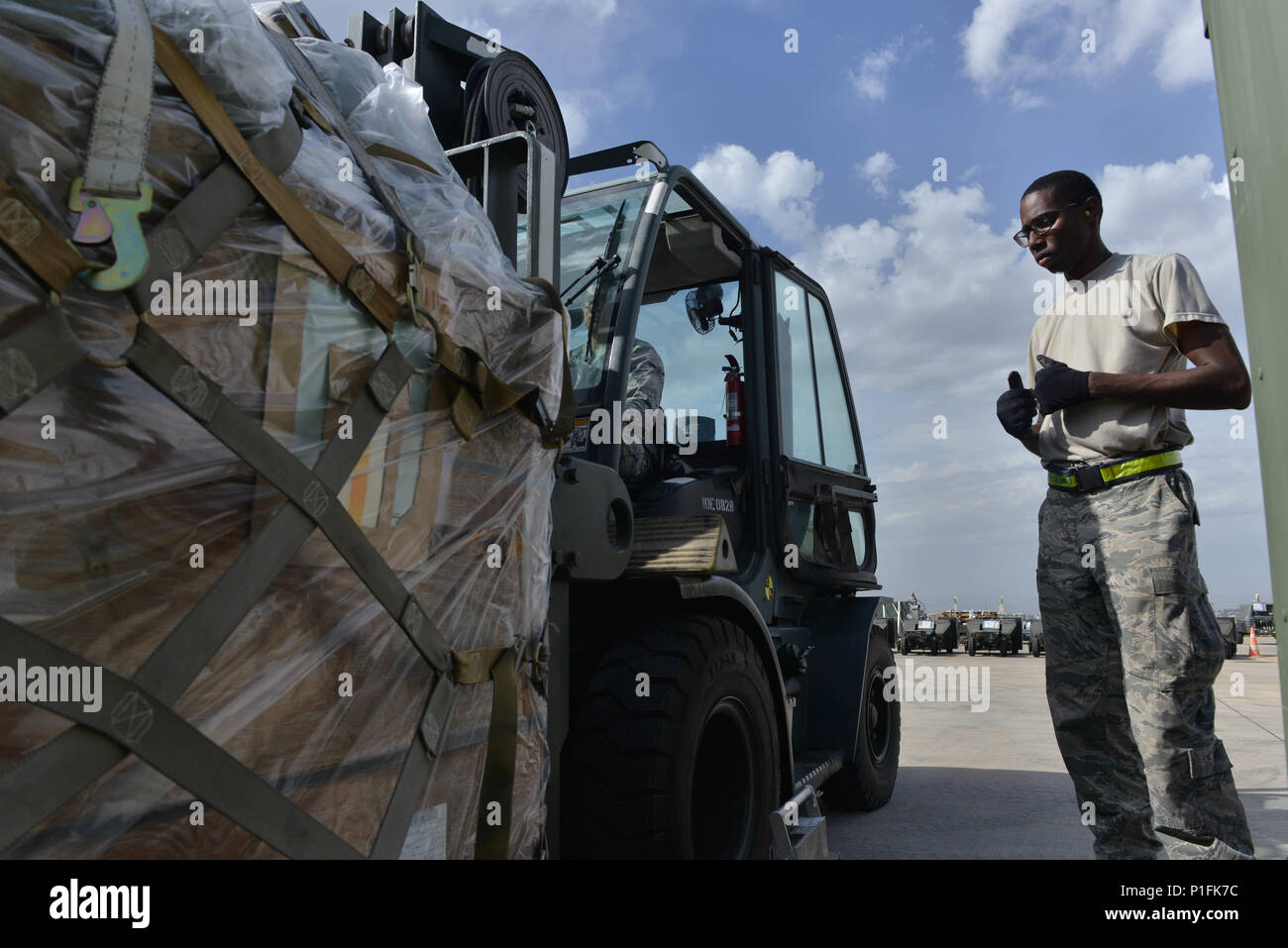 10k Forklift High Resolution Stock Photography and Images - Alamy
