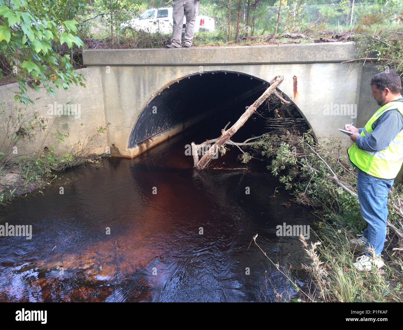 Patrick Hager, a Savannah District structural engineer, inspects an ...