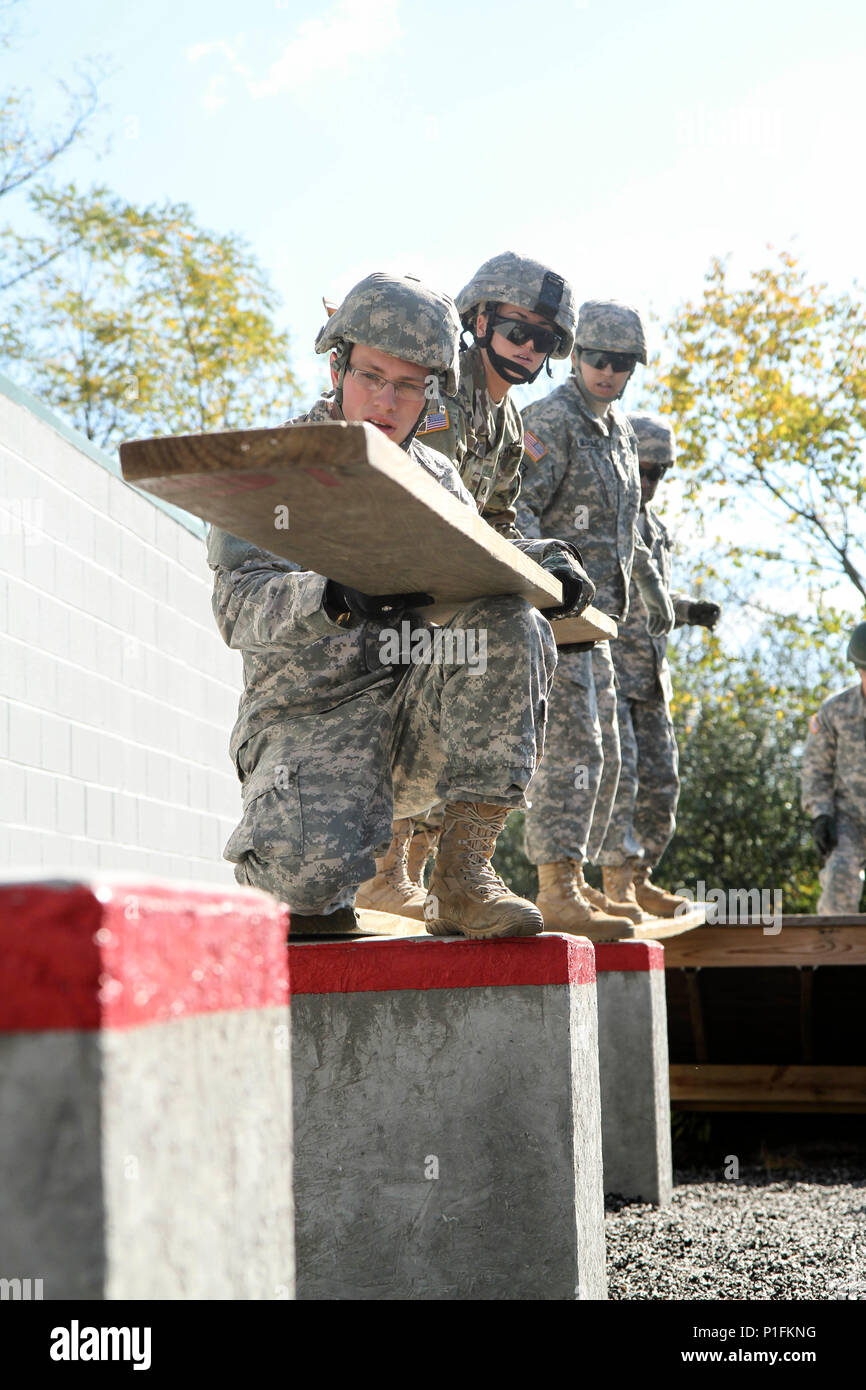 Pennsylvania Army National Guard Soldiers with the 213th Personnel ...