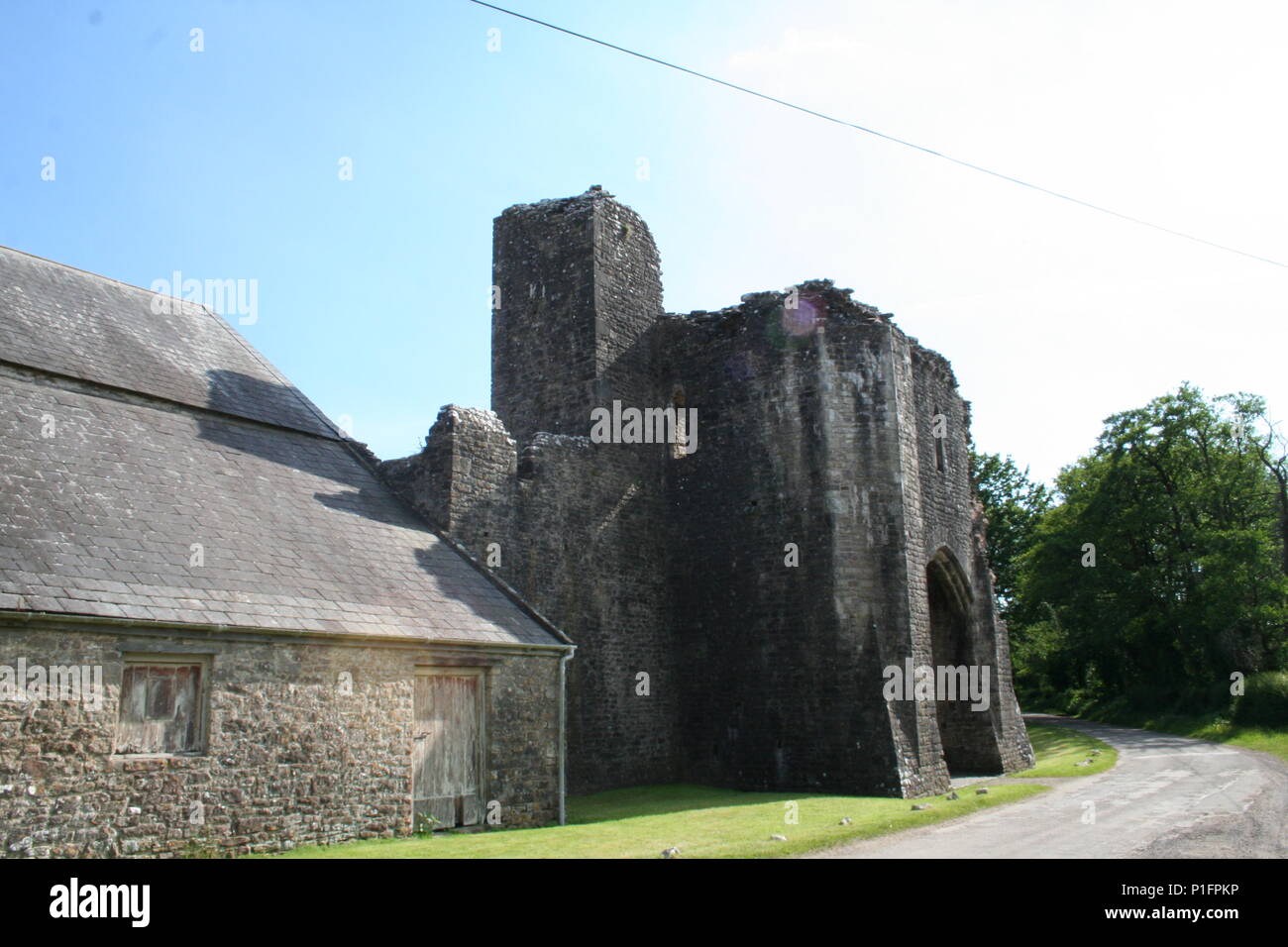 Ruins of castles hi-res stock photography and images - Alamy