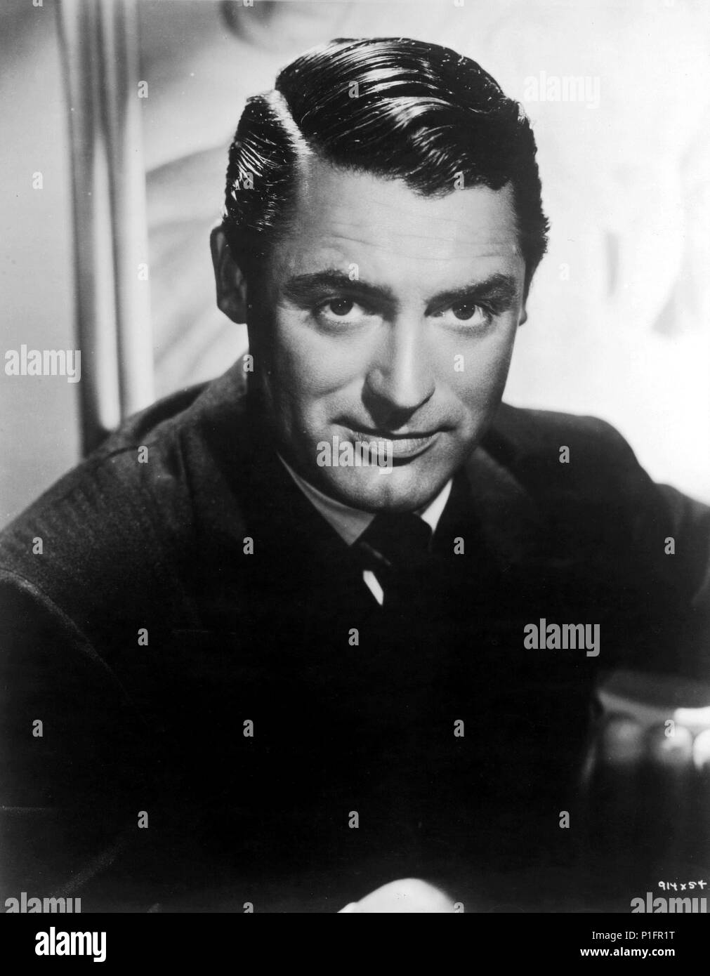Frank capra cary grant arsenic Black and White Stock Photos & Images ...