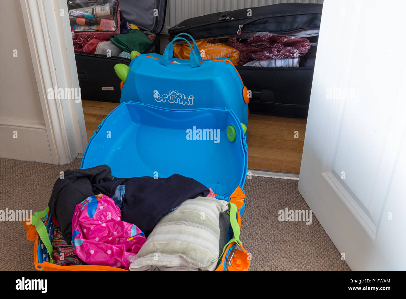 Children suitcase on wheels hi-res stock photography and images - Alamy