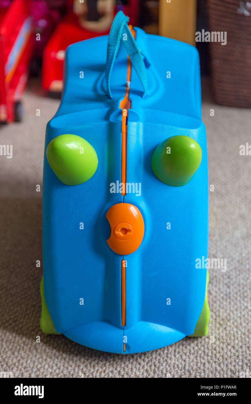 Children ride on, carry on Trunki Cases Stock Photo - Alamy