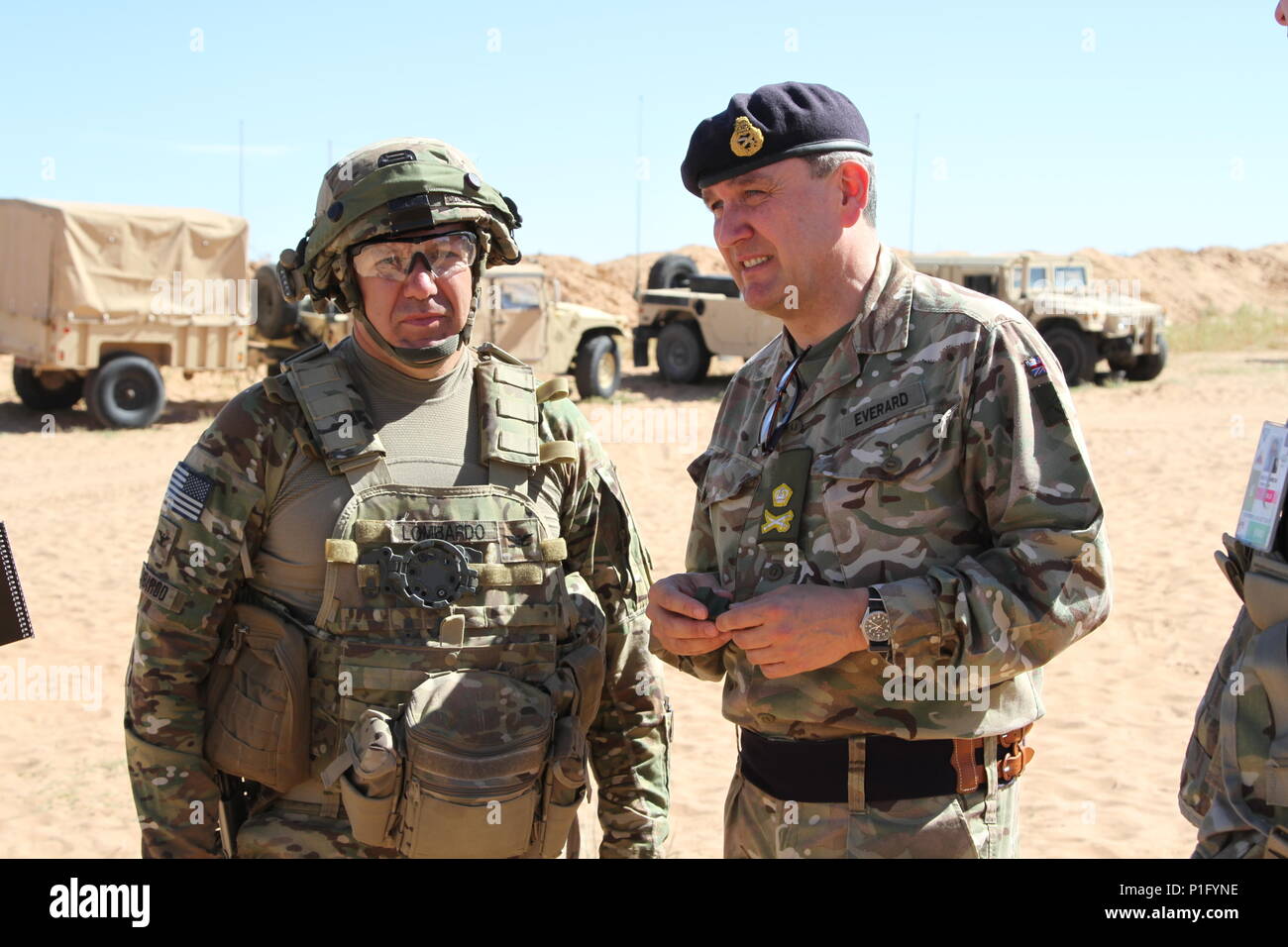 Lt. Gen. James R. Everard, Commander, Field Army, United Kingdom visits ...
