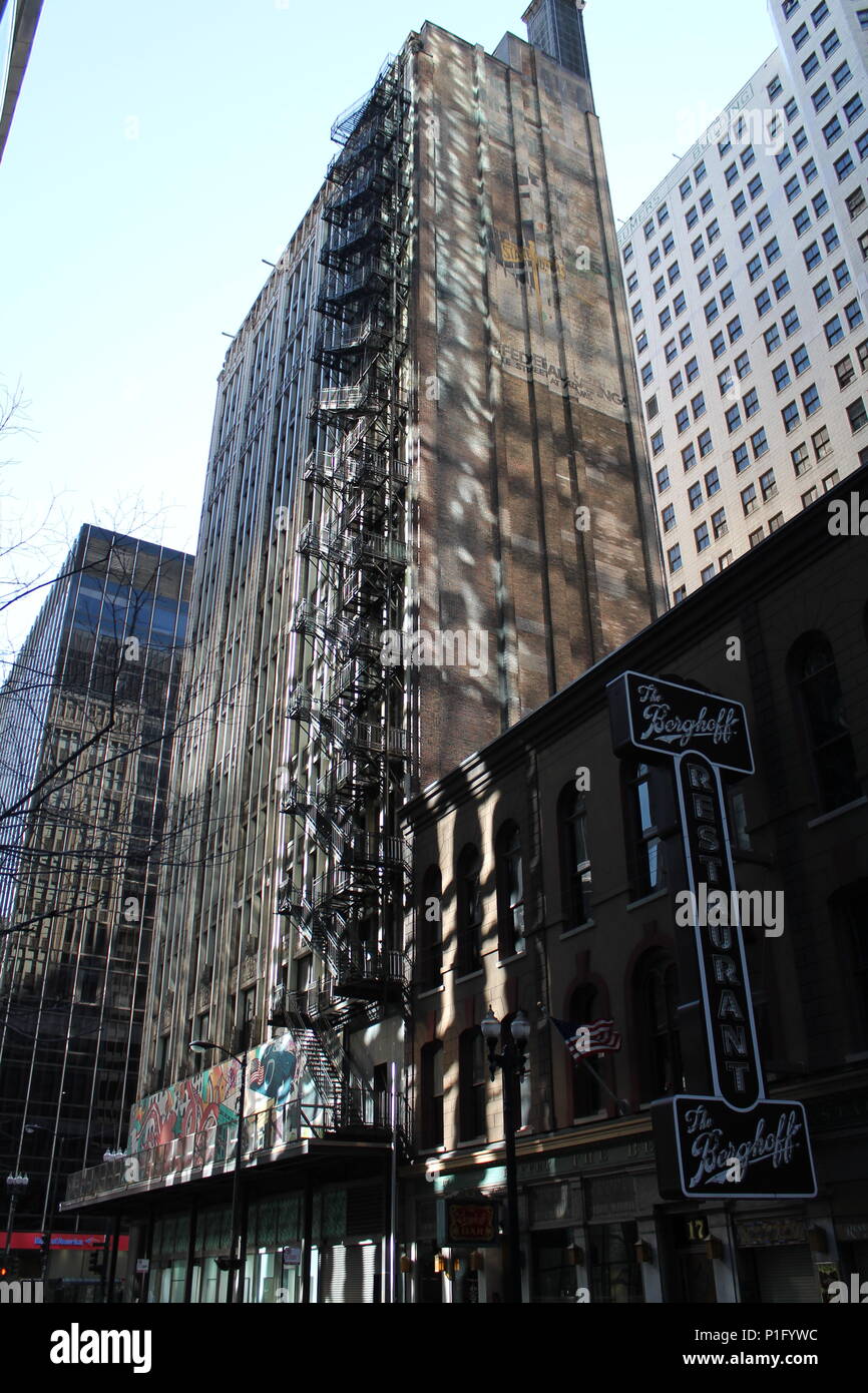 Light reflecting off a neighboring skyscraper makes for natural beauty ...