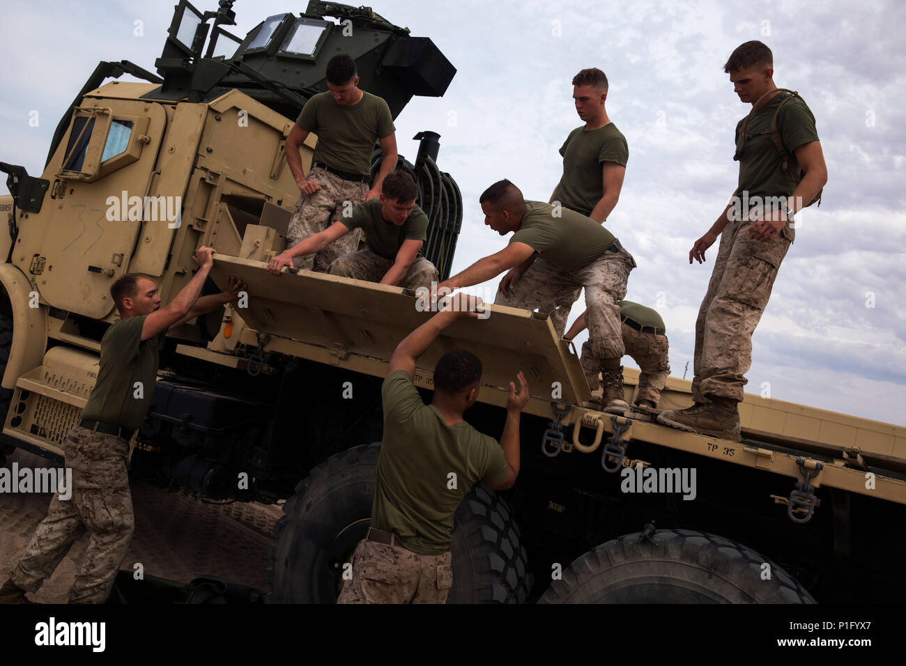 Engineer squad vehicle hi-res stock photography and images - Alamy
