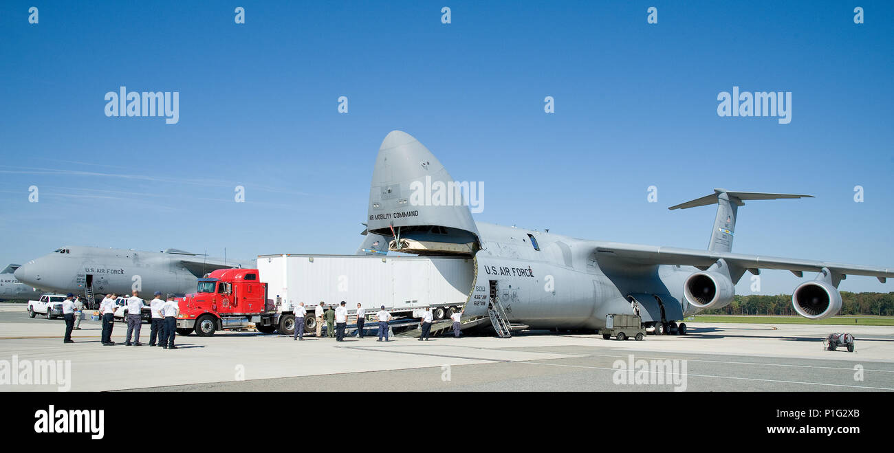 Domops airlift modular approach shoring hi-res stock photography and ...