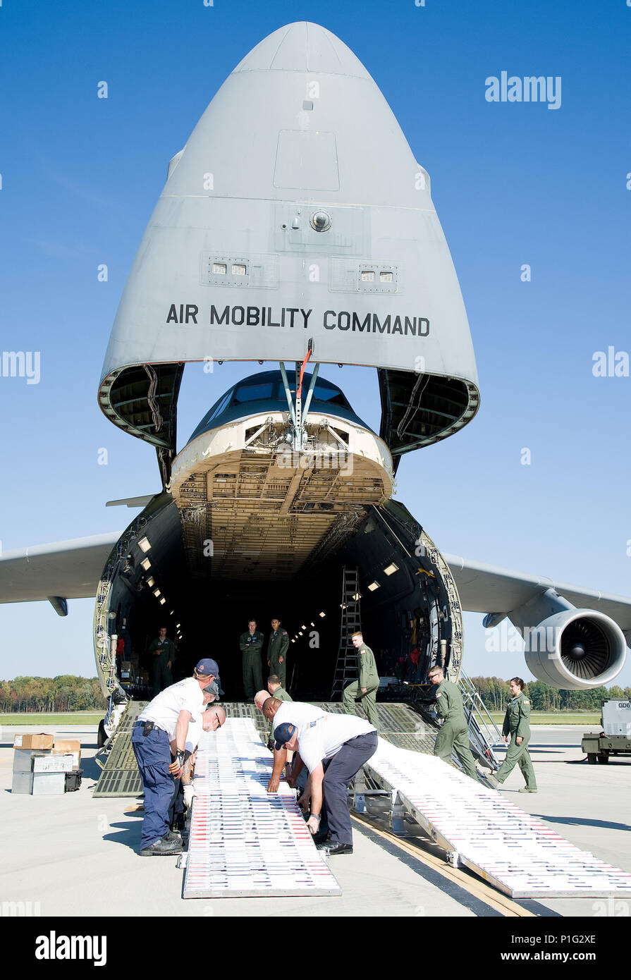 Air transportability test loading activity hi-res stock photography and ...
