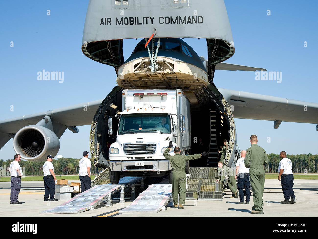 Domops airlift modular approach shoring hi-res stock photography and ...