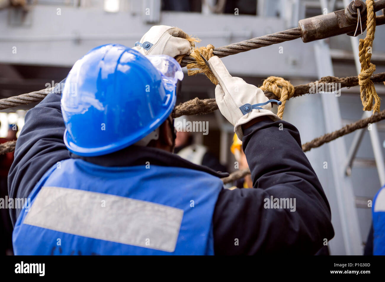 Messenger linel span wire hi-res stock photography and images - Alamy