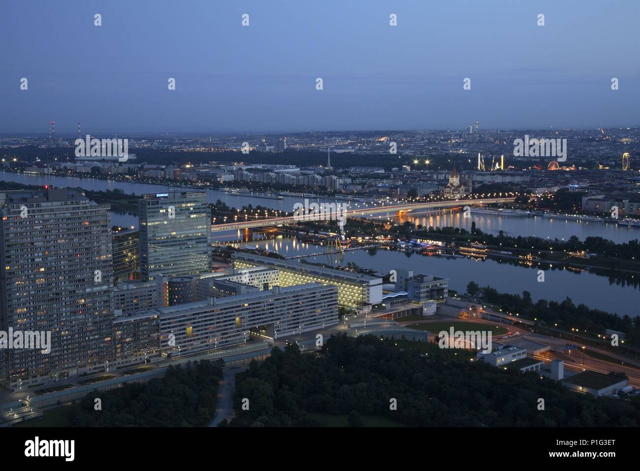 . Viena / Wien; vista desde el mirador de la "Donauturm" (torre del ...