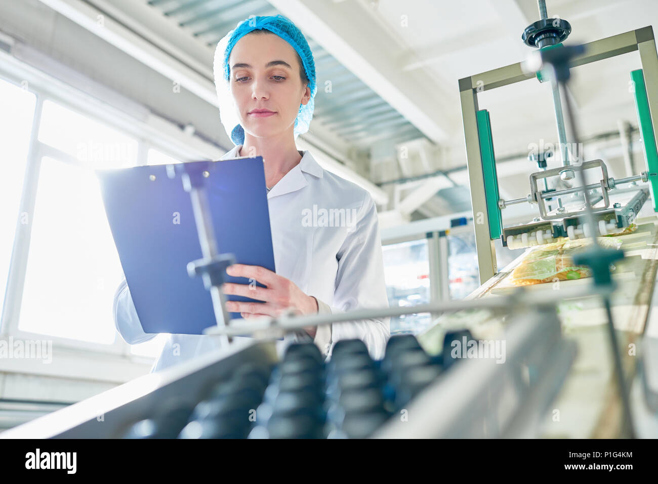 Woman clipboard factory hi-res stock photography and images - Alamy