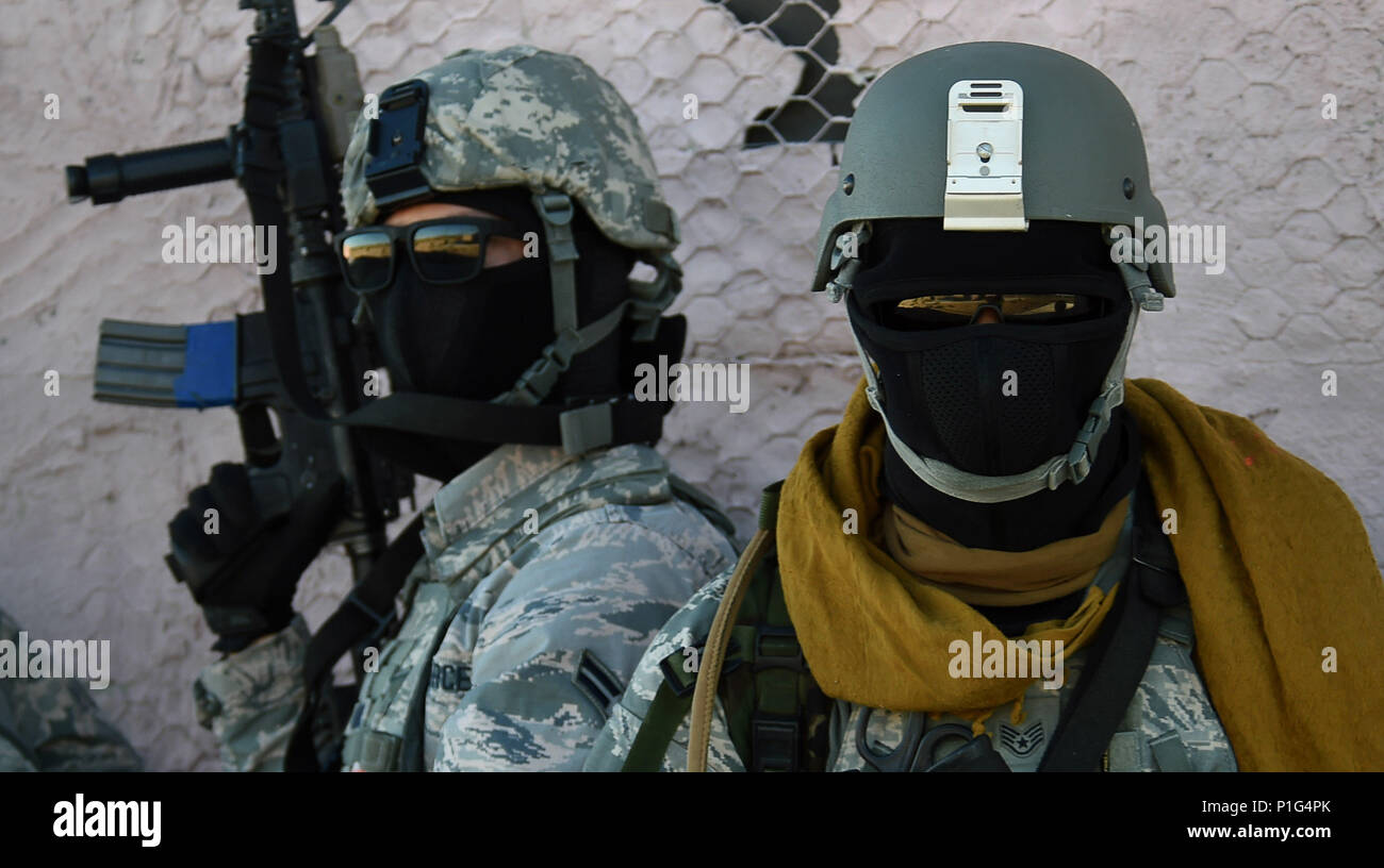 Fundamentals of proficiency fire and close quarters battle cours hi-res ...