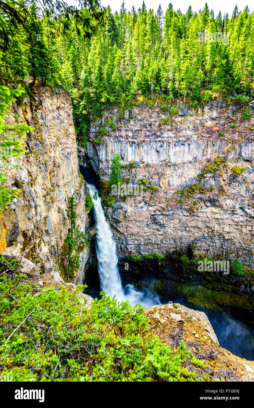 the famous 75 meter drop of Spahats Falls from the lava bed in the ...