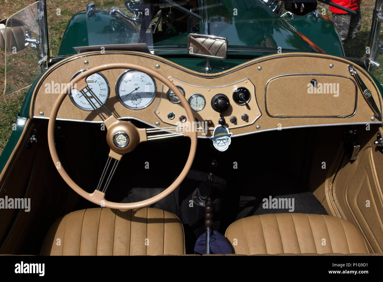 Dashboard classic 1950s british car hi-res stock photography and images ...