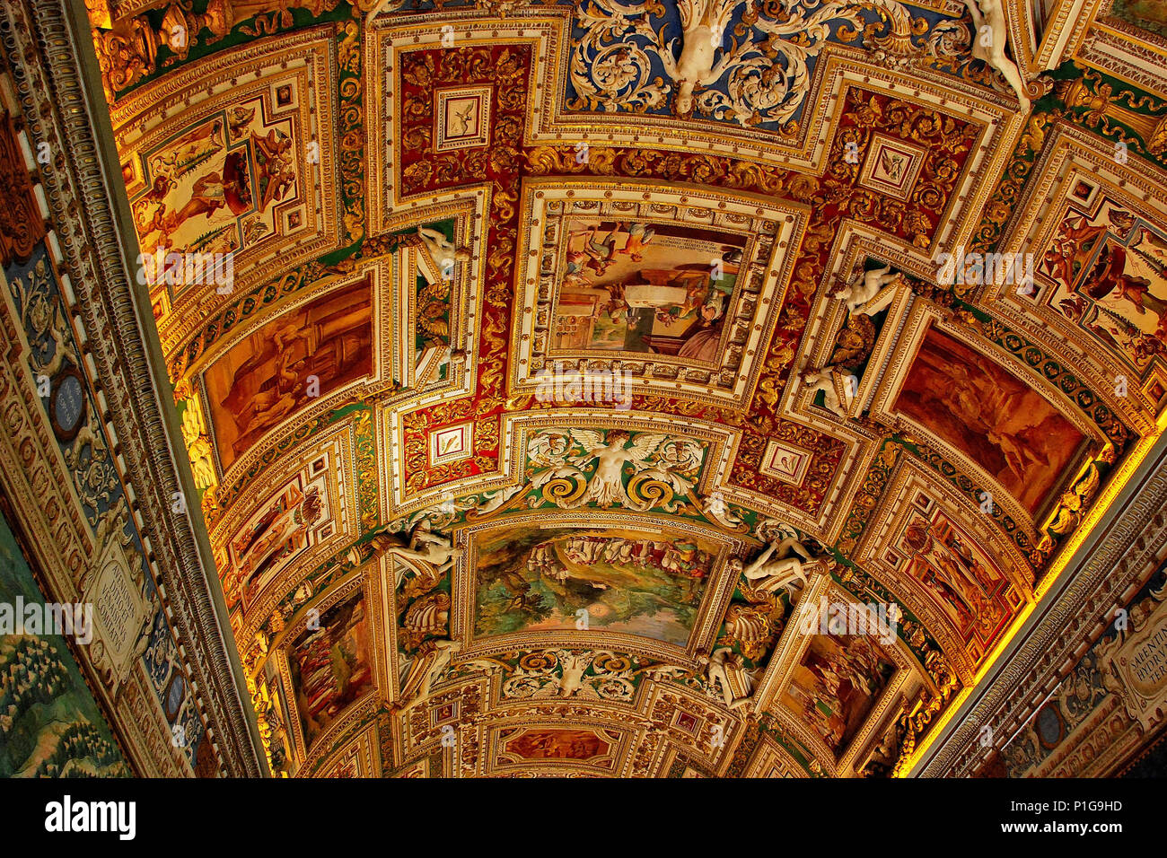 Ceiling painting at the vatican hi-res stock photography and images - Alamy