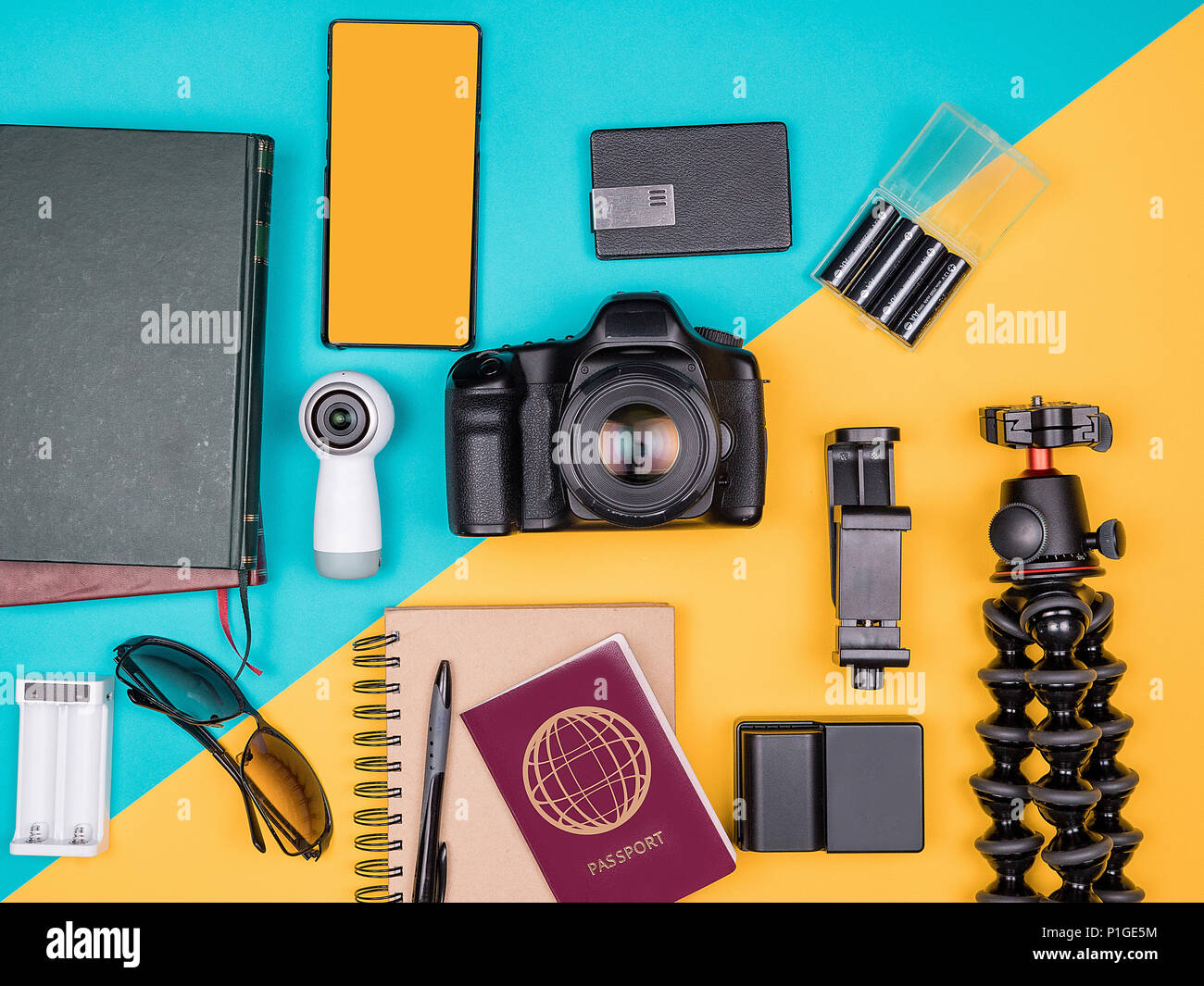 Traveller blogger kit for summer vacation Stock Photo - Alamy